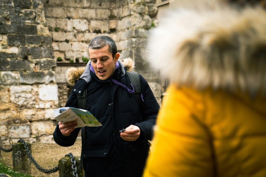 Tour Guide Storytelling Techniques: Mastering the Art of Engagement