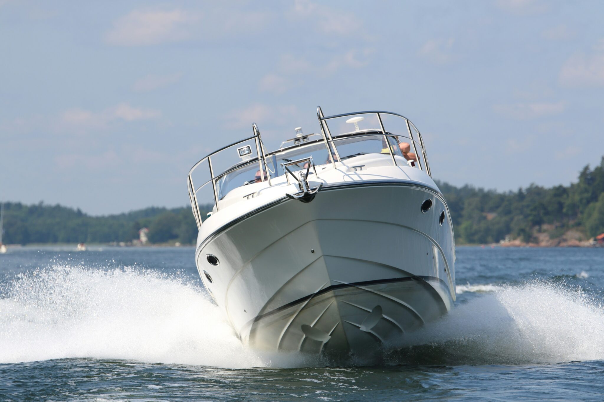 Inboard vs Outboard Motor Boats
