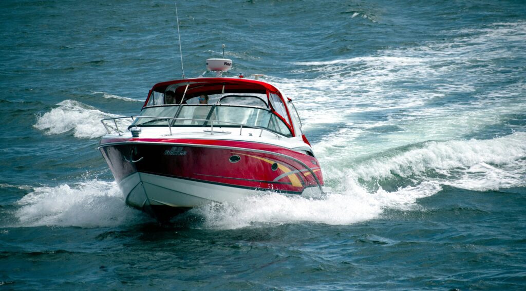 Inboard vs Outboard Motor Boats